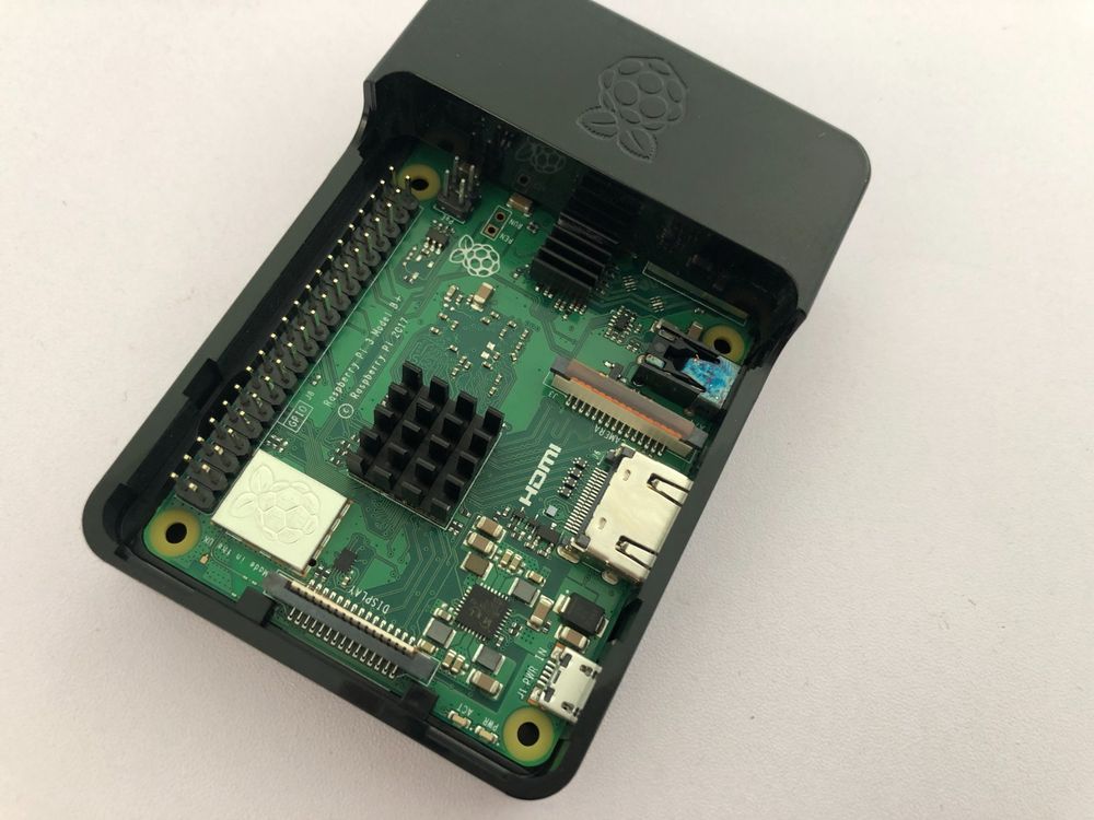 Raspberry Pi 3 Model B+ mit Kühlkörper + Netzteil + Gehäuse (Neu (gemäss Beschreibung)) in ...