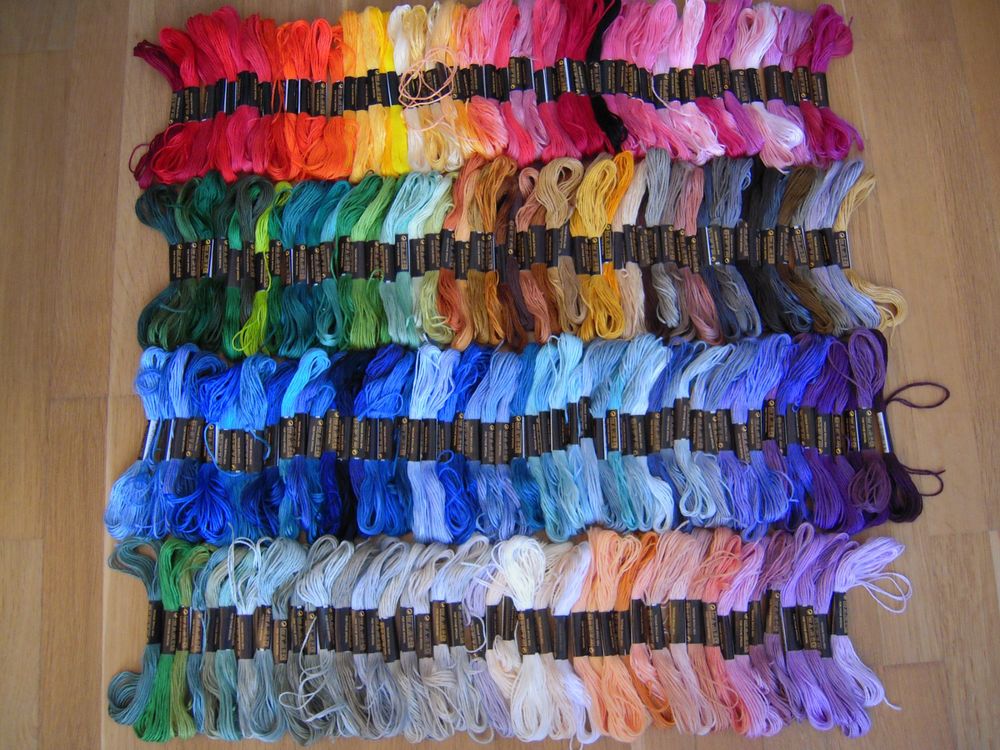 200 Stickfäden Stickgarn (200 verschiedene Farben!) Neu! (Neu und ...