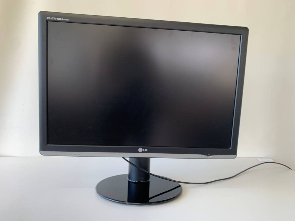 LG Monitor W3000H-BN L 2077 (Gebraucht) in Niederönz für CHF 1 – nur ...