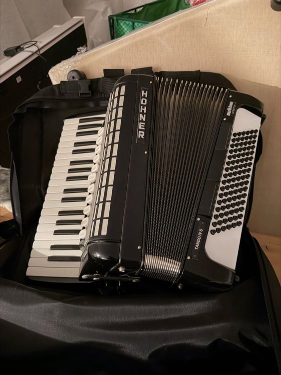 Akkordeon Tango IV S (Gebraucht) in Kilchberg ZH für CHF 500 – nur ...