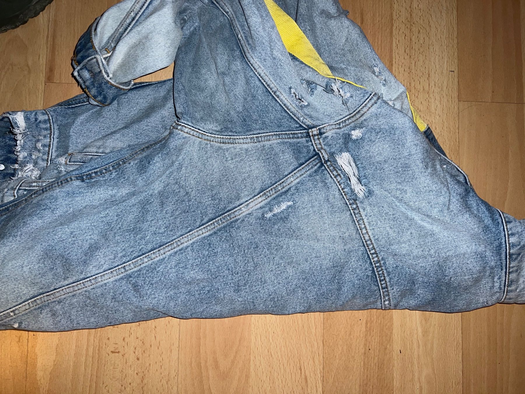 Vintage Denim Jacke – Einzelstück / Custom Patch Design (Gebraucht) in ...