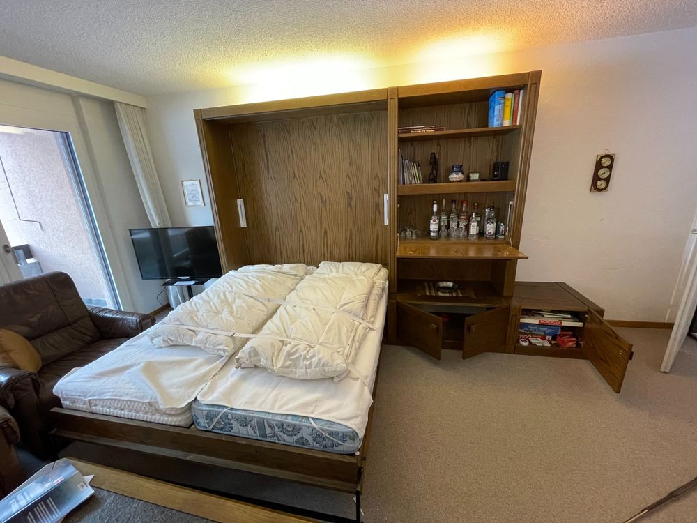 Klappbett Schrankbett Raumsparbett ECHTHOLZ Regal 2x Kommode (Gebraucht) in Davos Platz für CHF ...