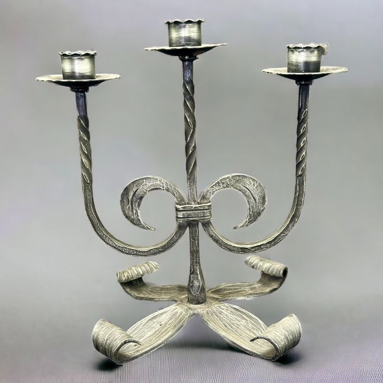 Ancien grand bougeoir chandelier à 3 branches en fer forgé | Kaufen auf ... Ancien grand bougeoir chandelier à 3 branches en fer forgé | Kaufen auf ...