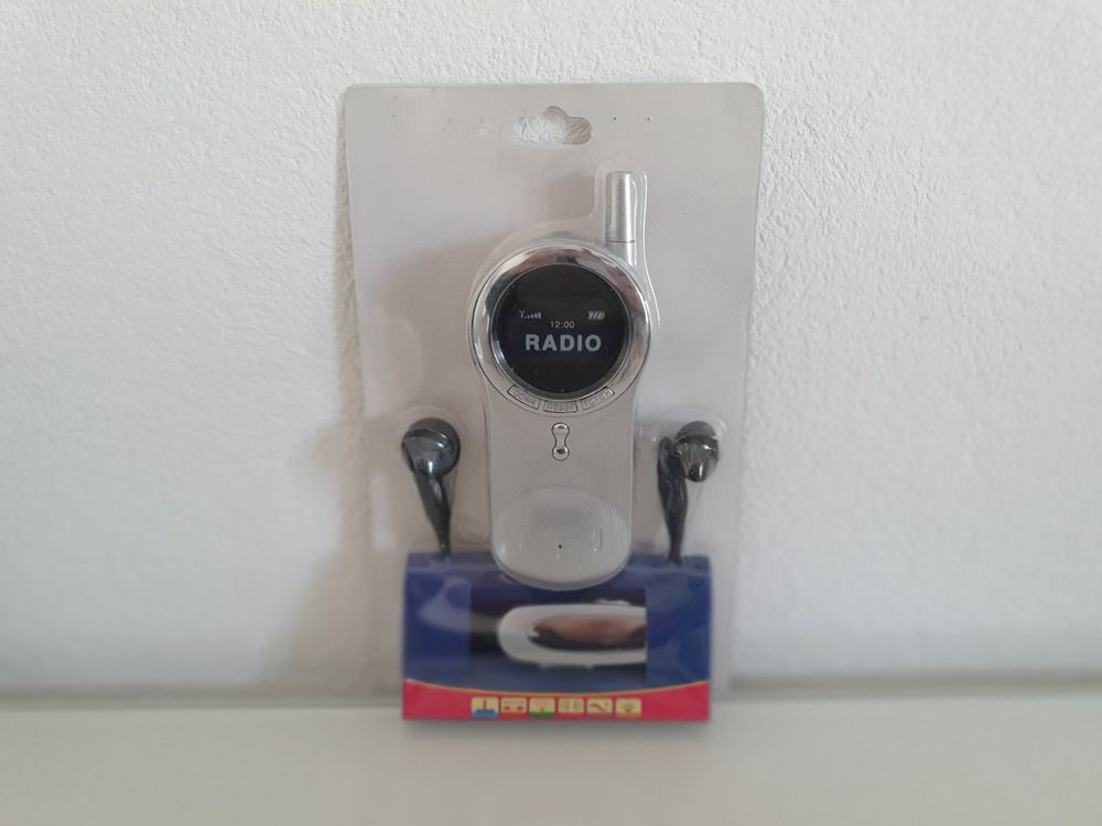 FM Auto Scan Radio with torch (Neu und originalverpackt) in für CHF 1 ...