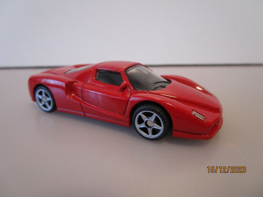 SIKU FERRARI ENZO FERRARI - 0864 (Neu (gemäss Beschreibung)) in Chêne ...