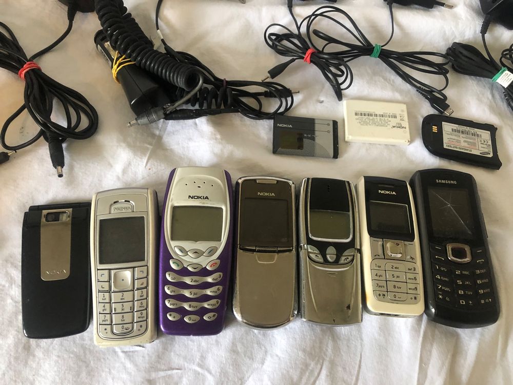 Alte Handys mit Ladegeräten Nokia Samsung | Kaufen auf Ricardo