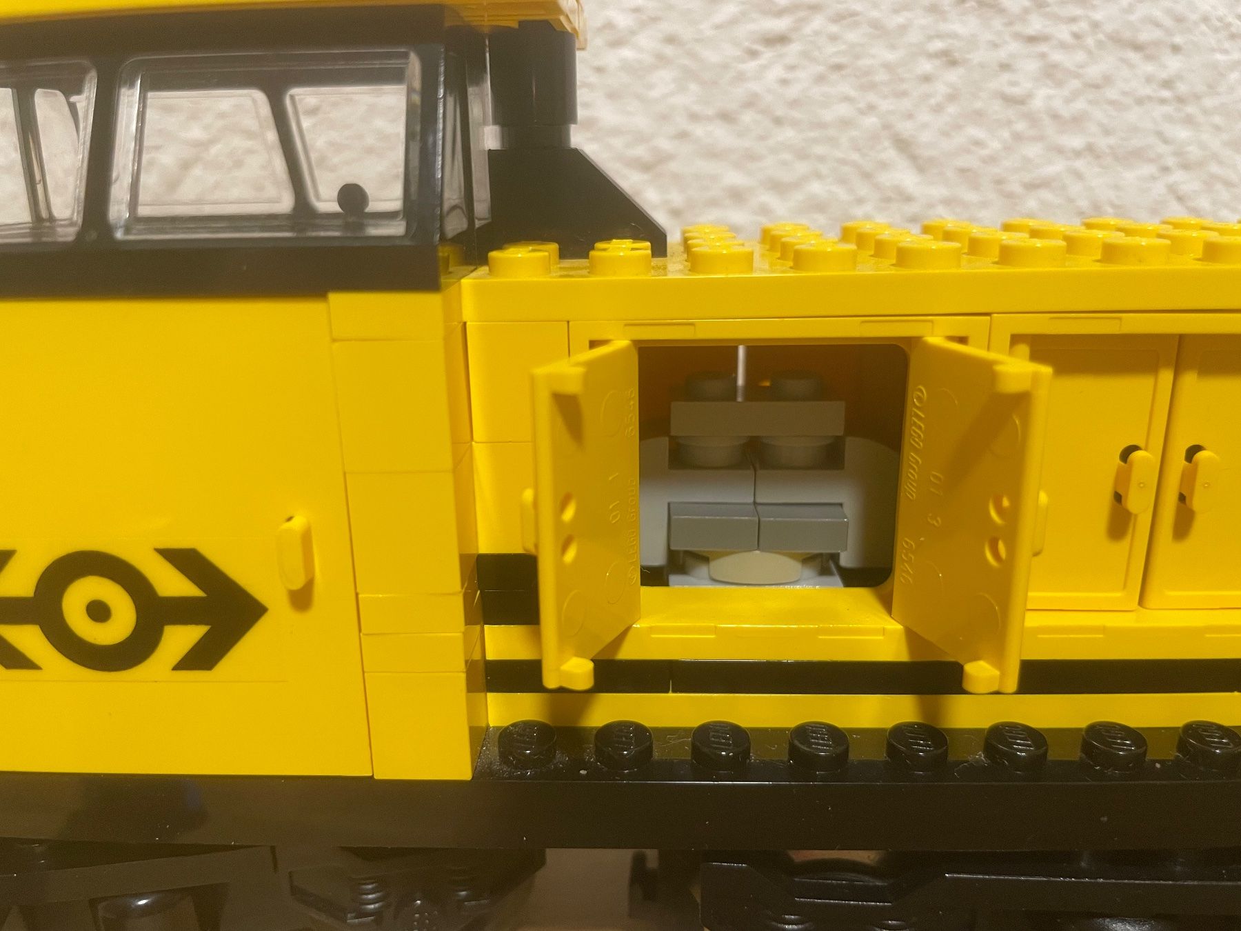 Gelbe Güterlokomotive 4564 /9V vollständig (Gebraucht) in Mühlau für ...