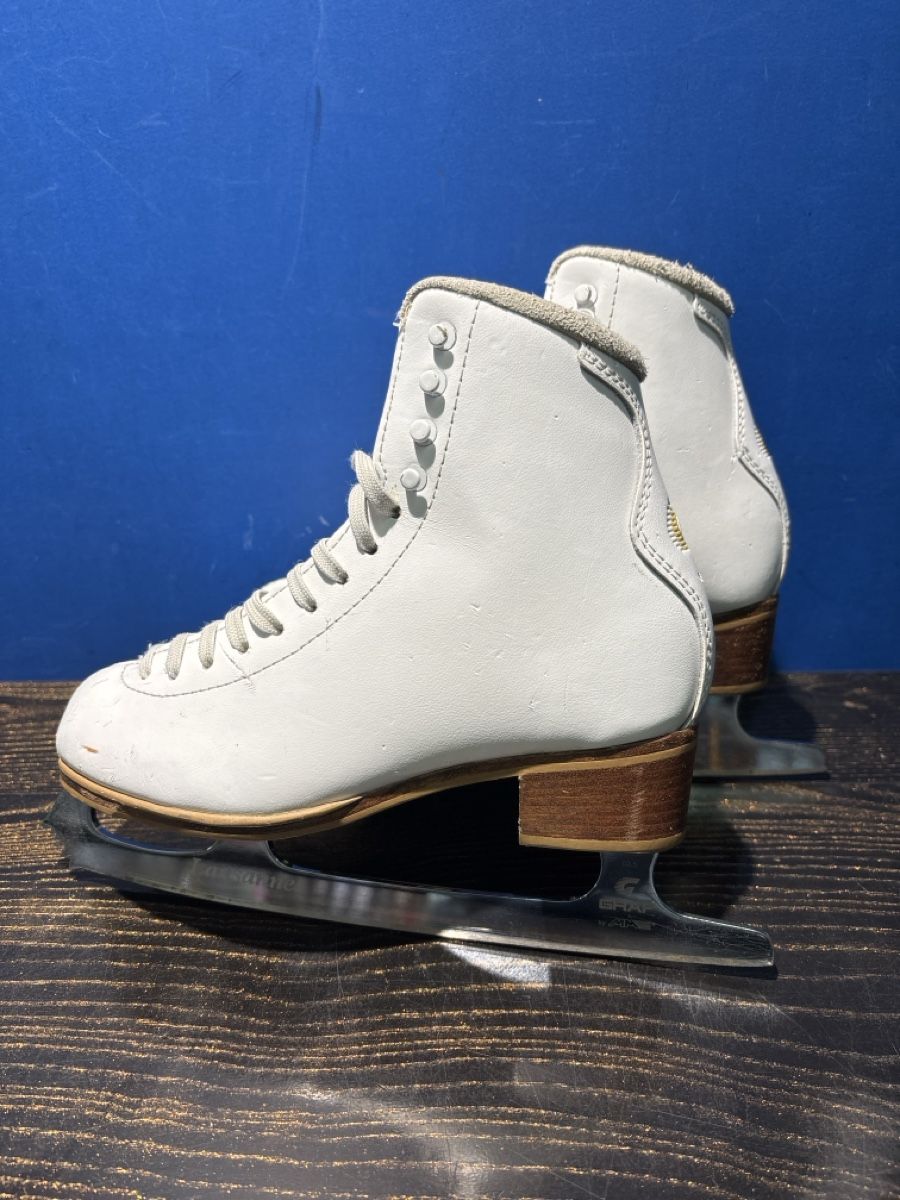 Graf Schlittschuhe Prestige Gr. 3 / 35 1/3 (Gebraucht) in Steffisburg ...