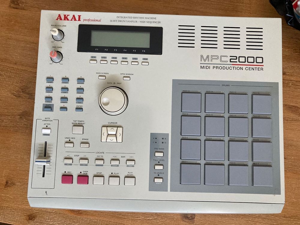 Akai MPC 2000 (Gebraucht) in Basel für CHF 350 – mit Lieferung auf Ricardo kaufen
