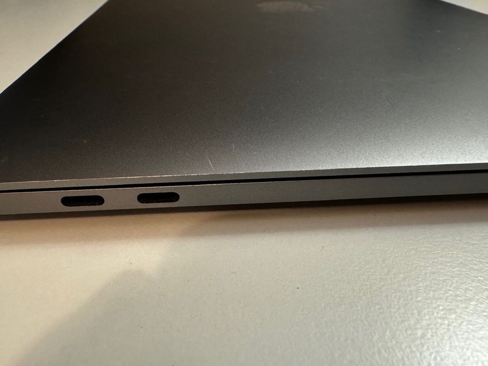 MacBook Pro (13-inch, 2017, Four Thunderbolt 3 Ports) | Kaufen auf Ricardo