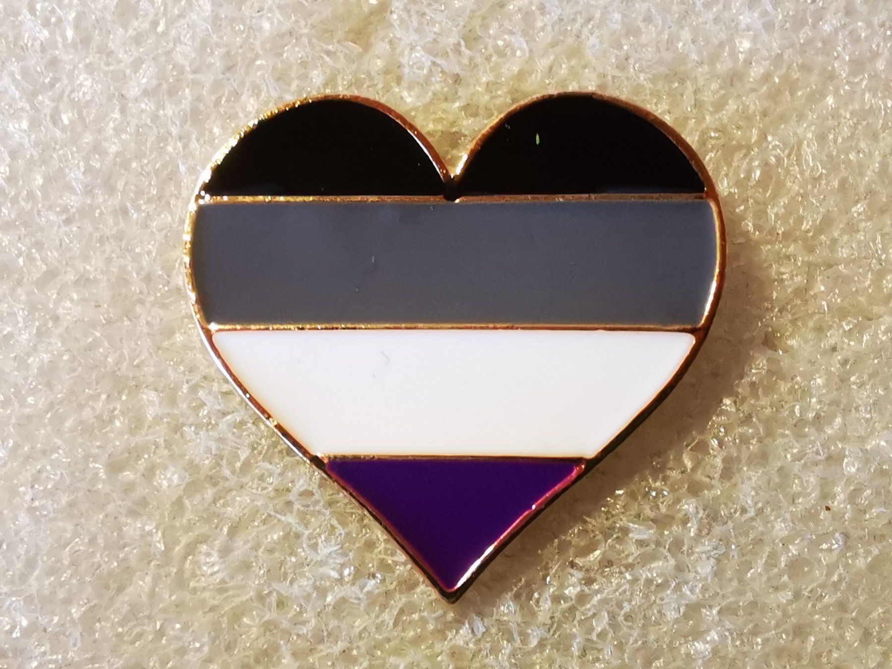 Ansteckpin 106: Pride (Gebraucht) in Oppligen für CHF 1 – mit Lieferung ...