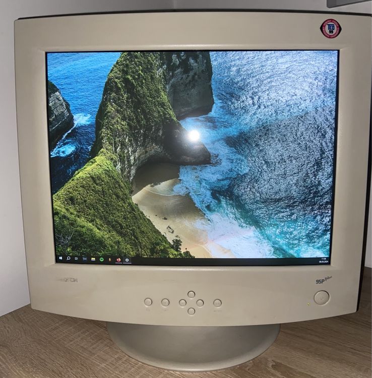 Röhrenmonitor CRT Samtron | Kaufen auf Ricardo