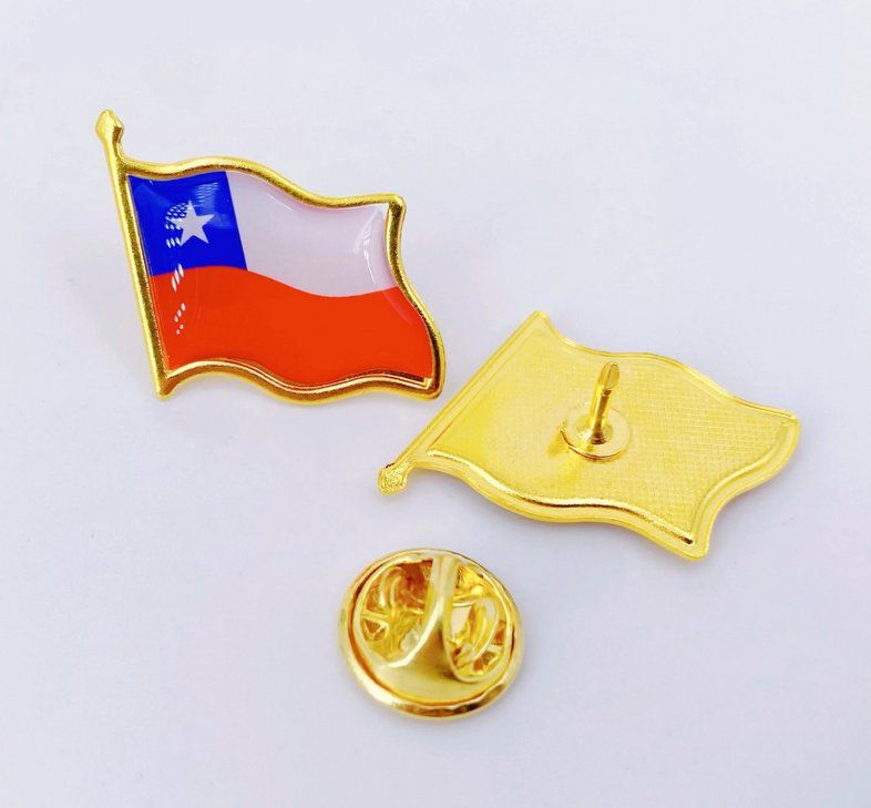 Set mit 50 Ansteckern mit der Flagge Chiles (Neu und originalverpackt ...