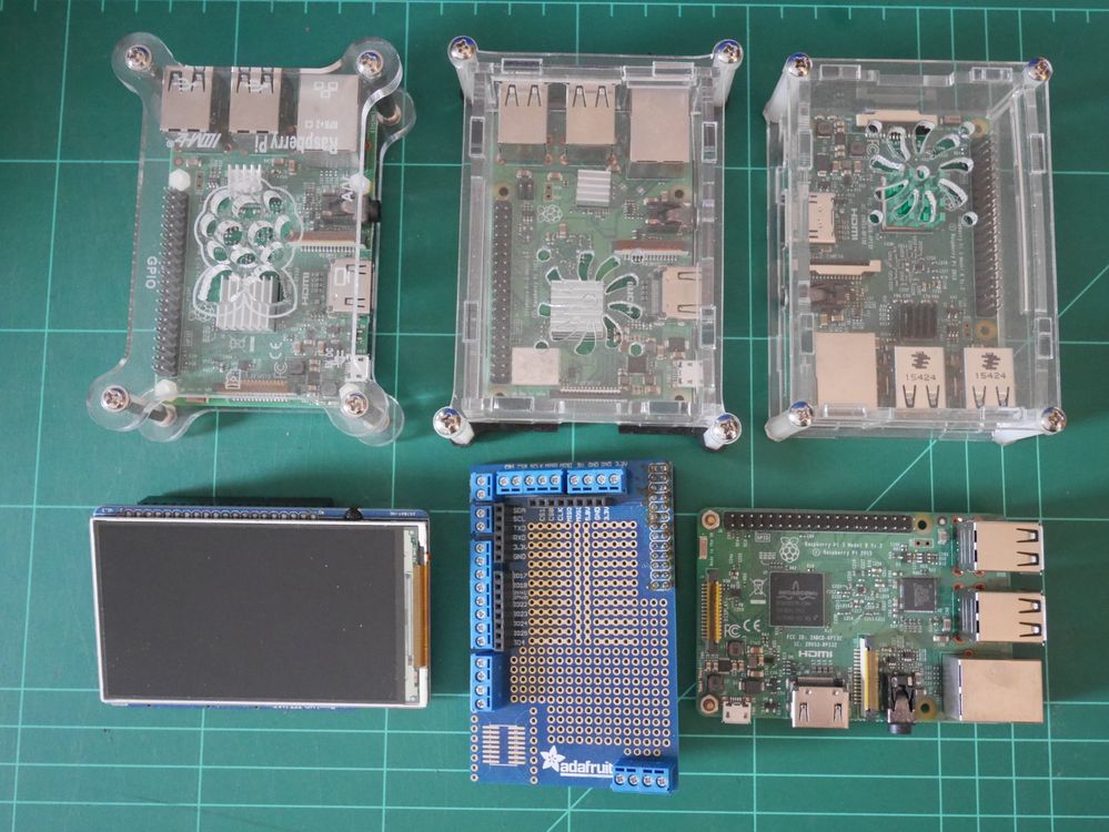 4 Raspberry Pi 3 Gehause, Display, Shield (Gebraucht) in ...
