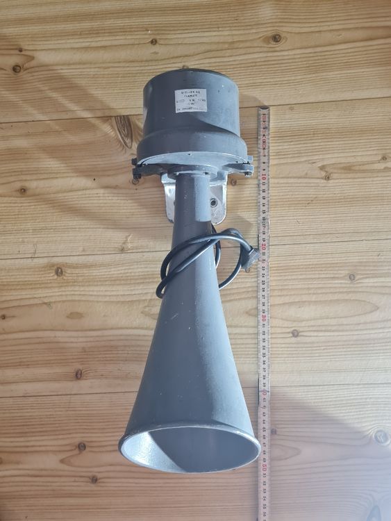 corne 230v militaire et une 24v (Gebraucht) in Villarepos für CHF 40 ...