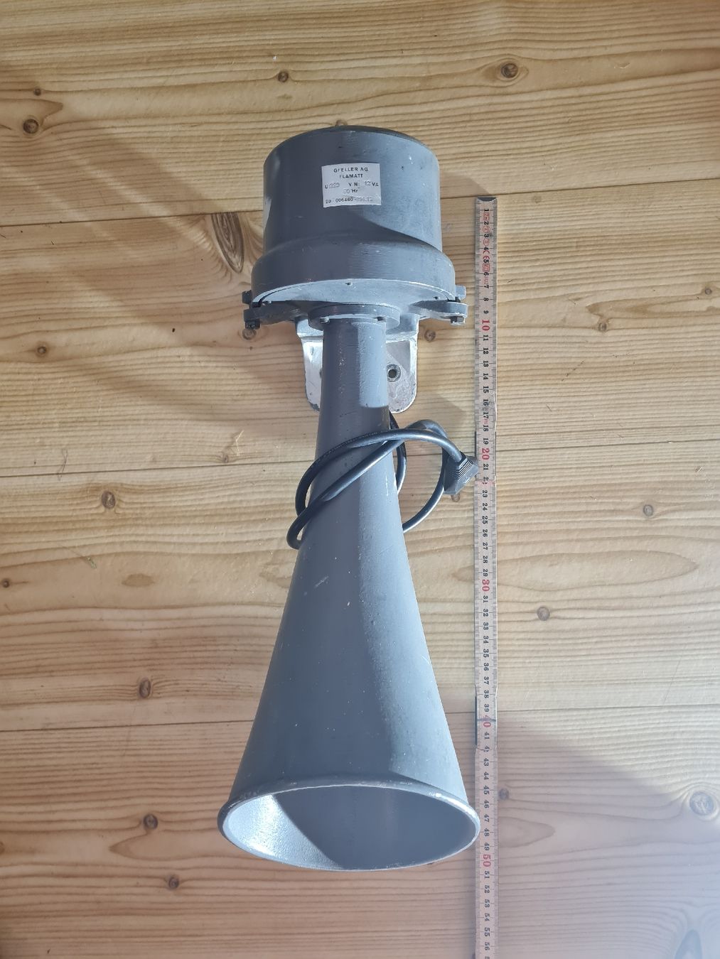 corne 230v militaire et une 24v (Gebraucht) in Villarepos für CHF 40 ...