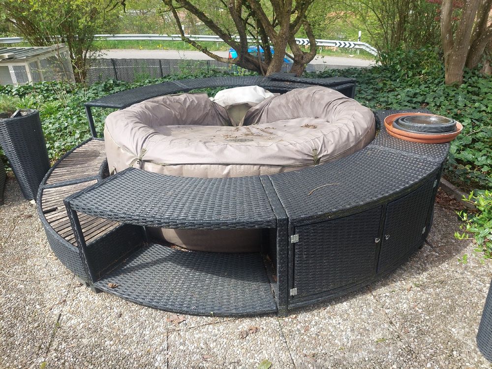 Jacuzzi mit Umrandung inkl Pumpe | Kaufen auf Ricardo