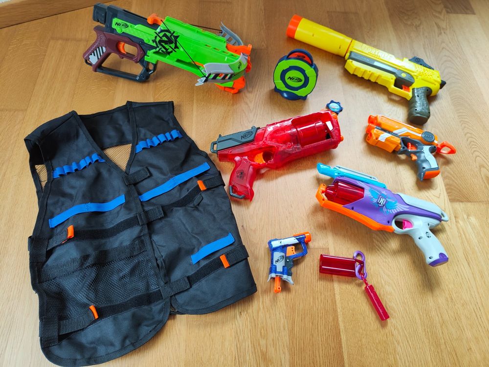 grosses Nerf-Set (6 Pistolen mit Weste und Zielscheibe) | Kaufen auf ...