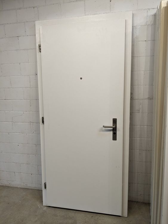 Wohnungstür Tür linksbandig rot mit Dispersion-Spuren (Gebraucht) in ...