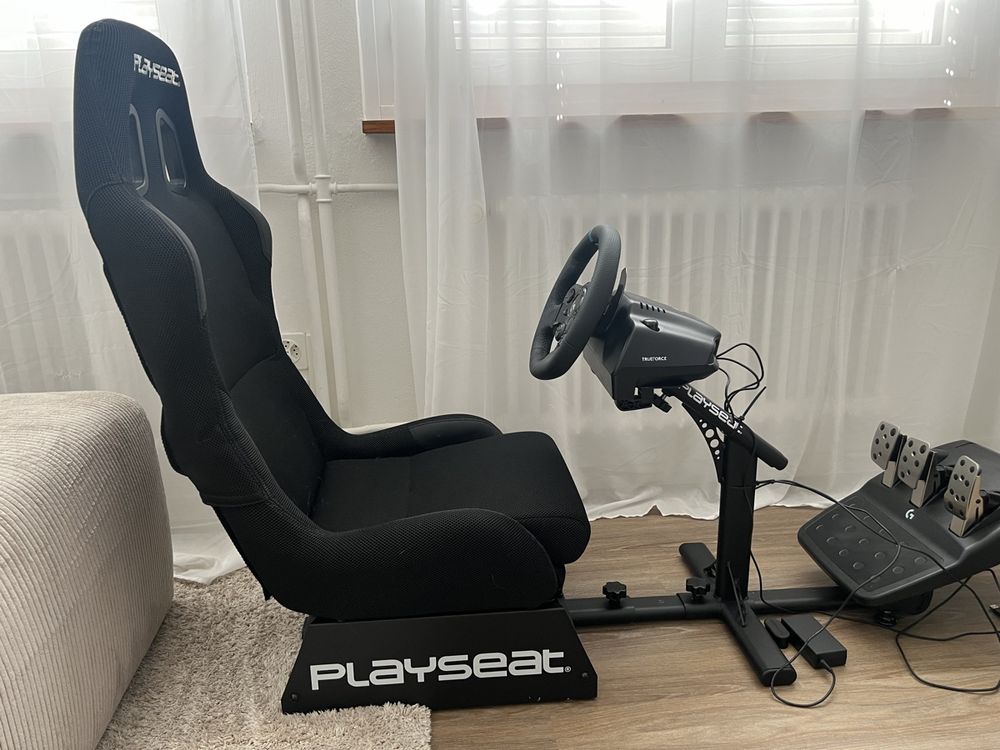 Playseat + Logitech G923 (Gebraucht) in Beringen für CHF 301 – nur ...