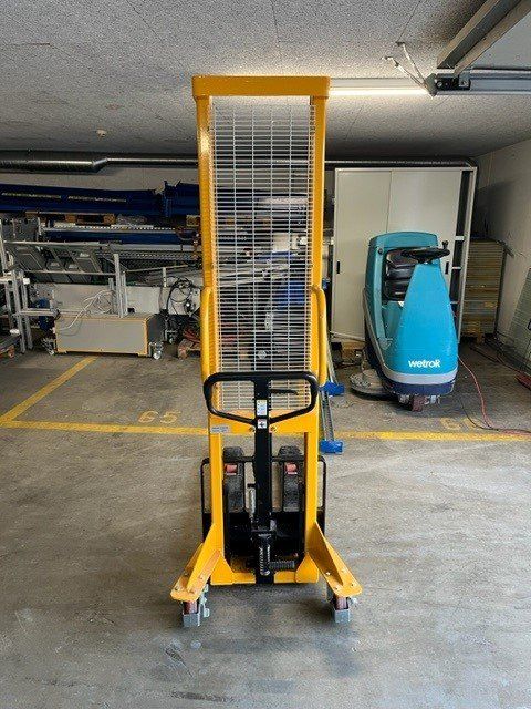 Hubstapler (Défectueux) à Wädenswil pour CHF 250 – retrait uniquement ...