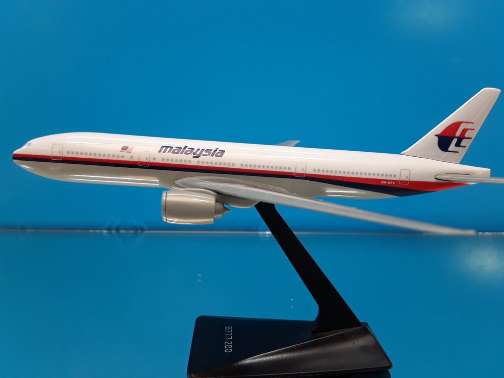 Modellflugzeug _ Malaysia Boeing B777 _ 1:500 (Gebraucht) in Uerikon ...