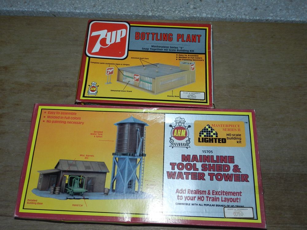 AHM H0 Water Tower & 7up Bottling Plant (Neu und originalverpackt) in ...