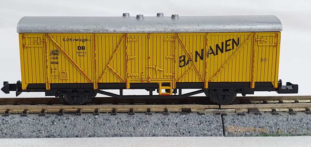 Minitrix XXXX DB Kühlwagen "Bananen" (Gebraucht) in für CHF 1 – mit ...