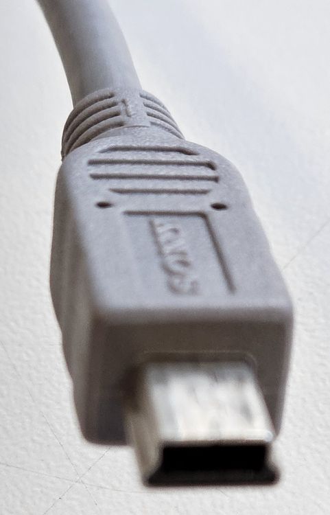 Sony USB 2.0 Kabel USBA auf USB Mini-B 1 Meter lang grau (Gebraucht) in ...