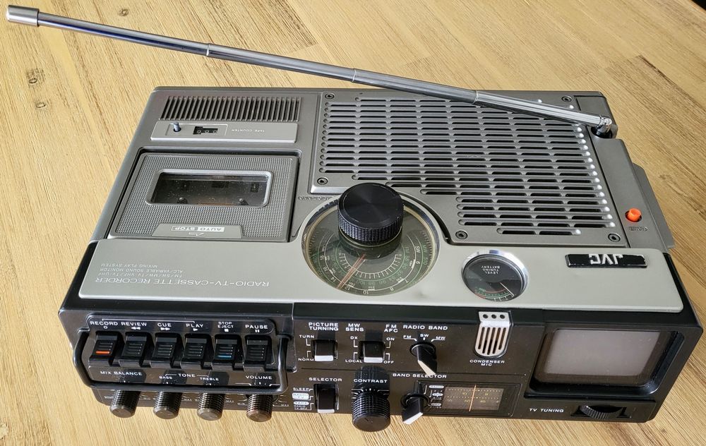Boombox Radio JVC +TV (Gebraucht) in Zufikon für CHF 145 – mit ...