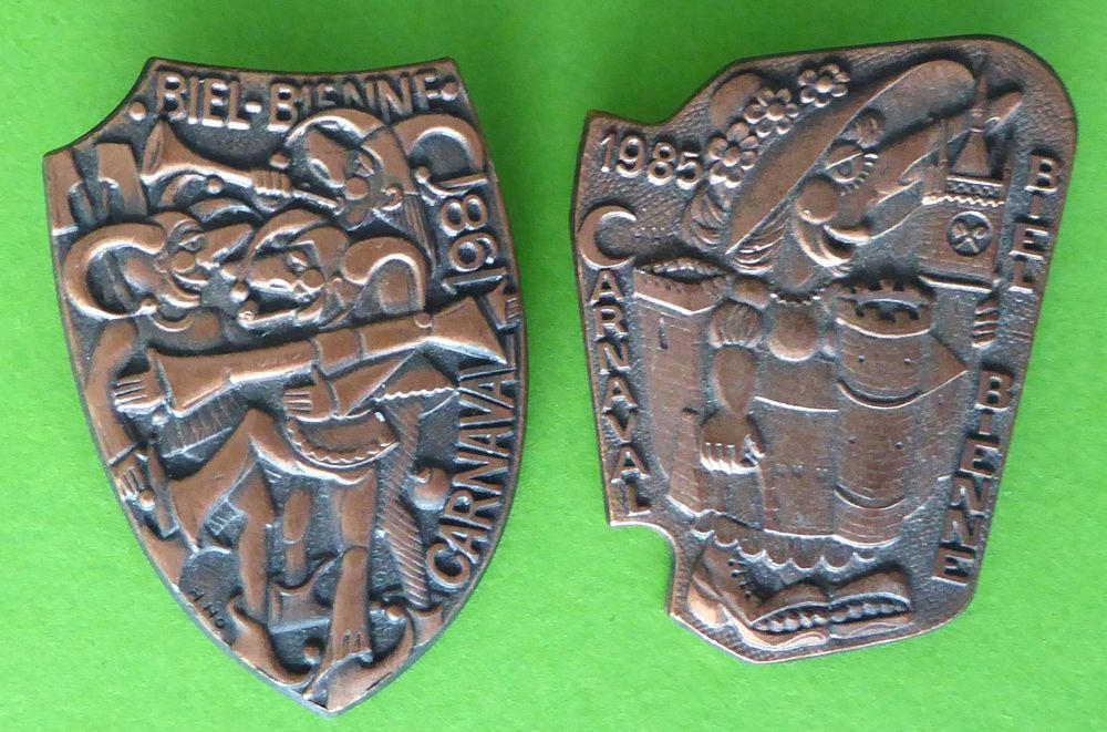 Fasnachtsplakette Biel-Bienne 1985, 1986 Kupfer (Gebraucht) in Aesch BL für CHF 3 – mit ...