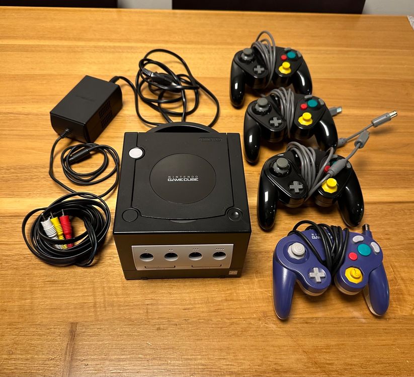 Nitendo GameCube Konsole + 4 Controller | Kaufen auf Ricardo
