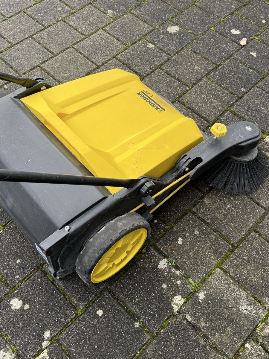 Karcher Kehrmaschine Rad Blockiert