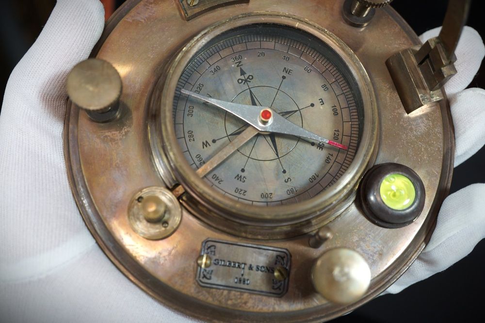 MARINE SONNENUHR KOMPASS in HOLZTRUHE GILBERT SONS | Kaufen auf Ricardo