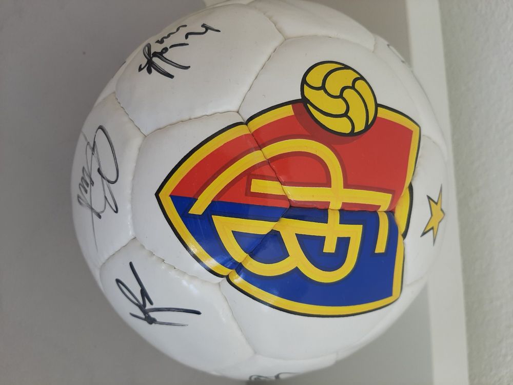 FCB Ball mit original Unterschriften | Kaufen auf Ricardo