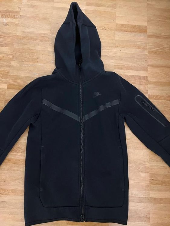 Nike Tech Fleece (Gebraucht) in Birsfelden für CHF 105 – mit Lieferung ...
