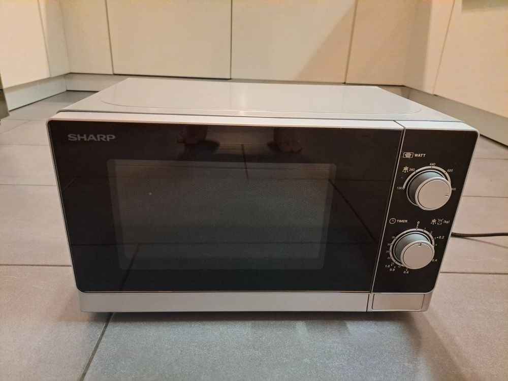 Mikrowelle Sharp R200INW (Gebraucht) in Hendschiken für CHF 26 – nur Abholung auf Ricardo kaufen