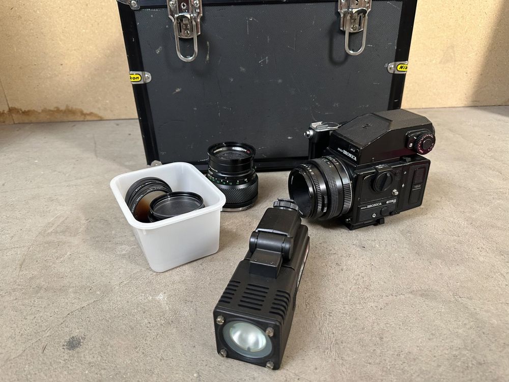 Zenza Bronica mit Zubehör (Gebraucht) in Zürich für CHF 375 – mit ...
