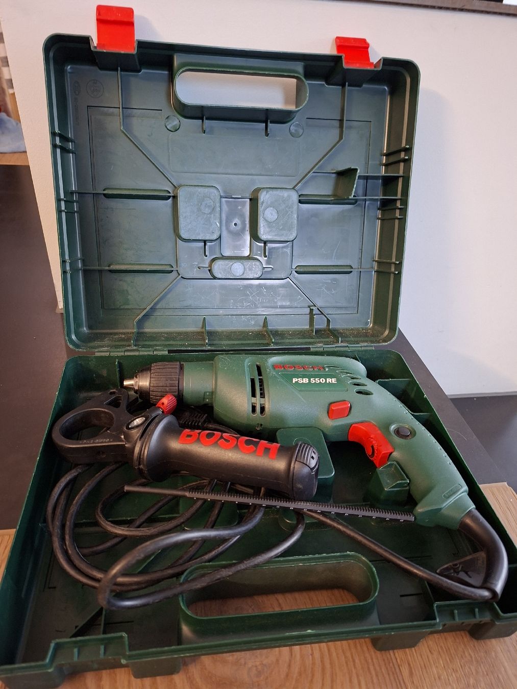 Bosch PSB 550 RE Schlagbohrmaschine im Koffer, Defekt (Defekt) in Burgdorf für CHF 1 – mit ...