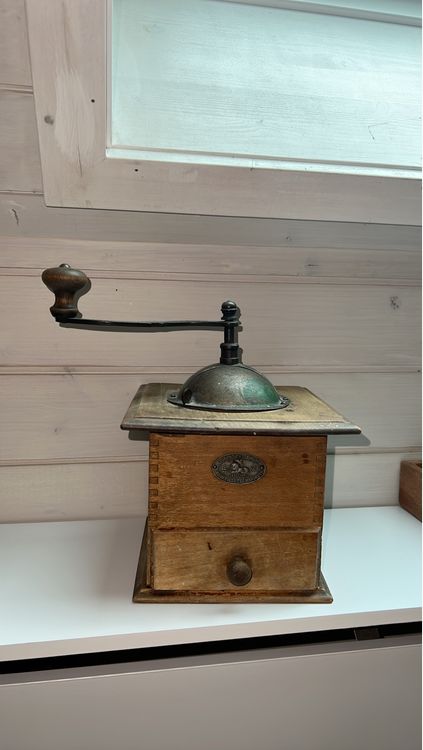 Antike Kaffeemühle, Holz/Metall (Gebraucht) in Geroldswil für CHF 44.5 – mit Lieferung auf ...