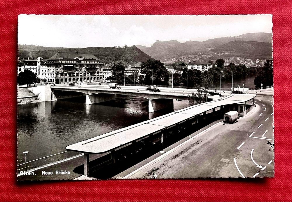 Olten - Bushaltestelle - Brücke mit alten Lastwagen (Gebraucht) in ...