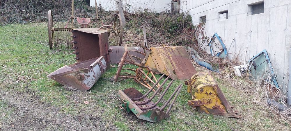 Div. Anhänger und Maschinen (Defekt) in Menznau für CHF 123456 – nur ...