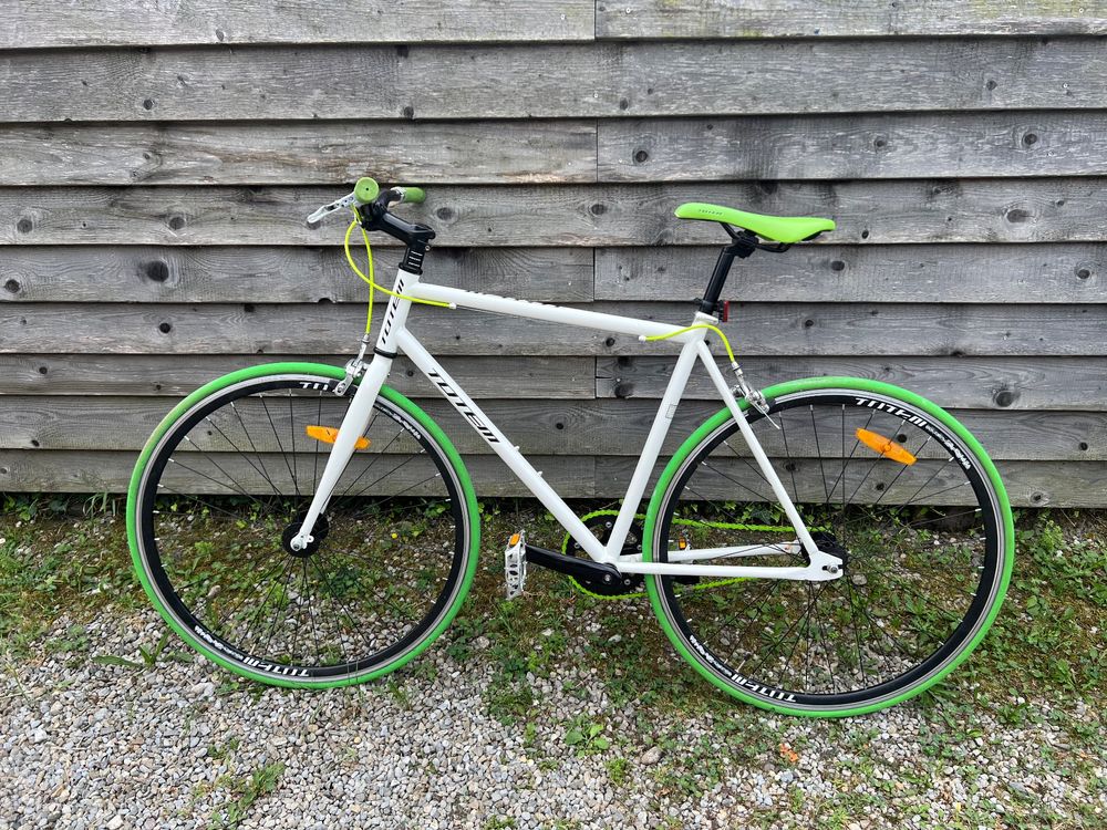 Weisses/ Grünes Totem Fixi Velo, guter Zustand (Gebraucht) in Zug für ...