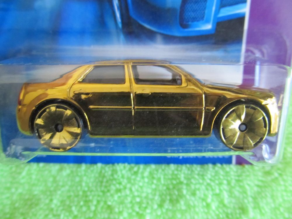 5) Chrysler 300 C, Hot Wheels, GOLD Serie (Neu und originalverpackt) in ...