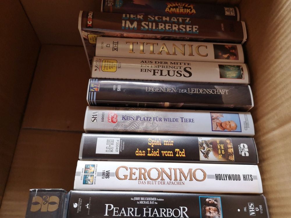 Verschiedene VHS Video Kassetten (Gebraucht) in Tafers für CHF 2 – mit Lieferung auf Ricardo kaufen