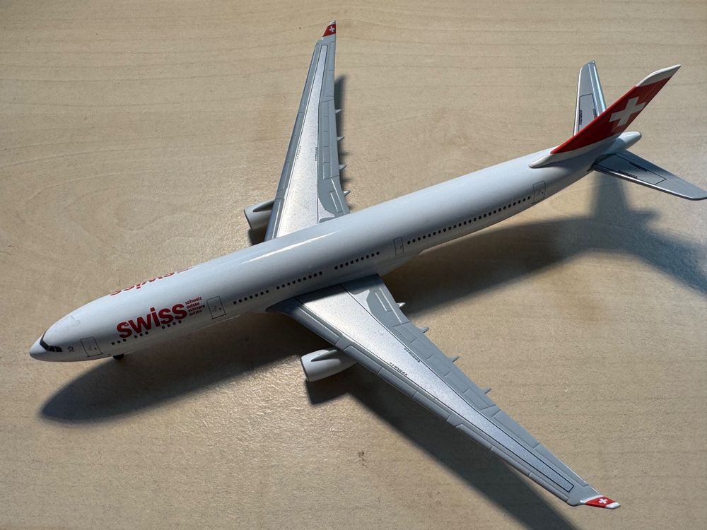 A340-300 Flugzeugmodell SWISS 1:400 (Gebraucht) in Biel/Bienne für CHF ...