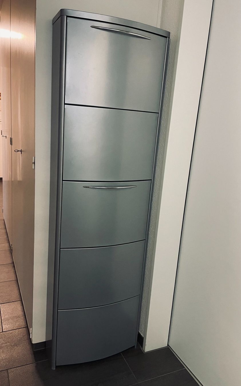 Schuhschrank/Schuhkipper aus Metall (Gebraucht) in Lachen SZ für CHF 10 ...