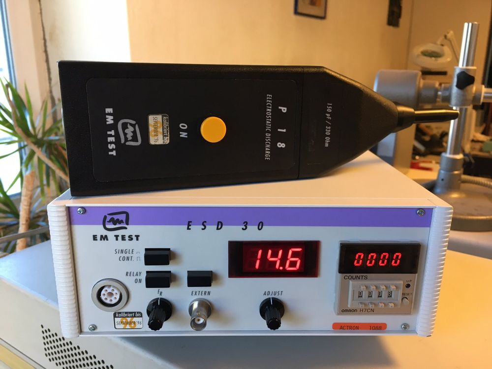 EM Test ESD-30 Electrostatic Discharge Simulator (Gebraucht) in ...