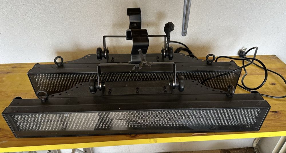 2x Showtec LED Pixeltrack inkl. Traversenhalter (Gebraucht) in Andwil ...