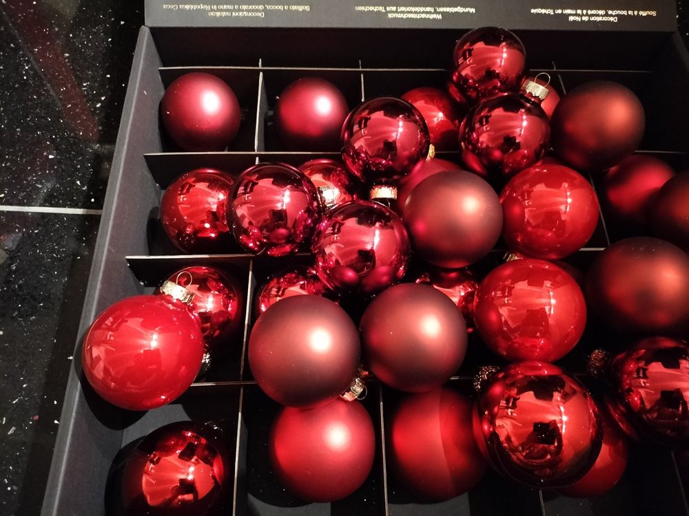 Weihnachtskugeln / rot / Glanz / matt (Gebraucht) in Binz für CHF 32 ...